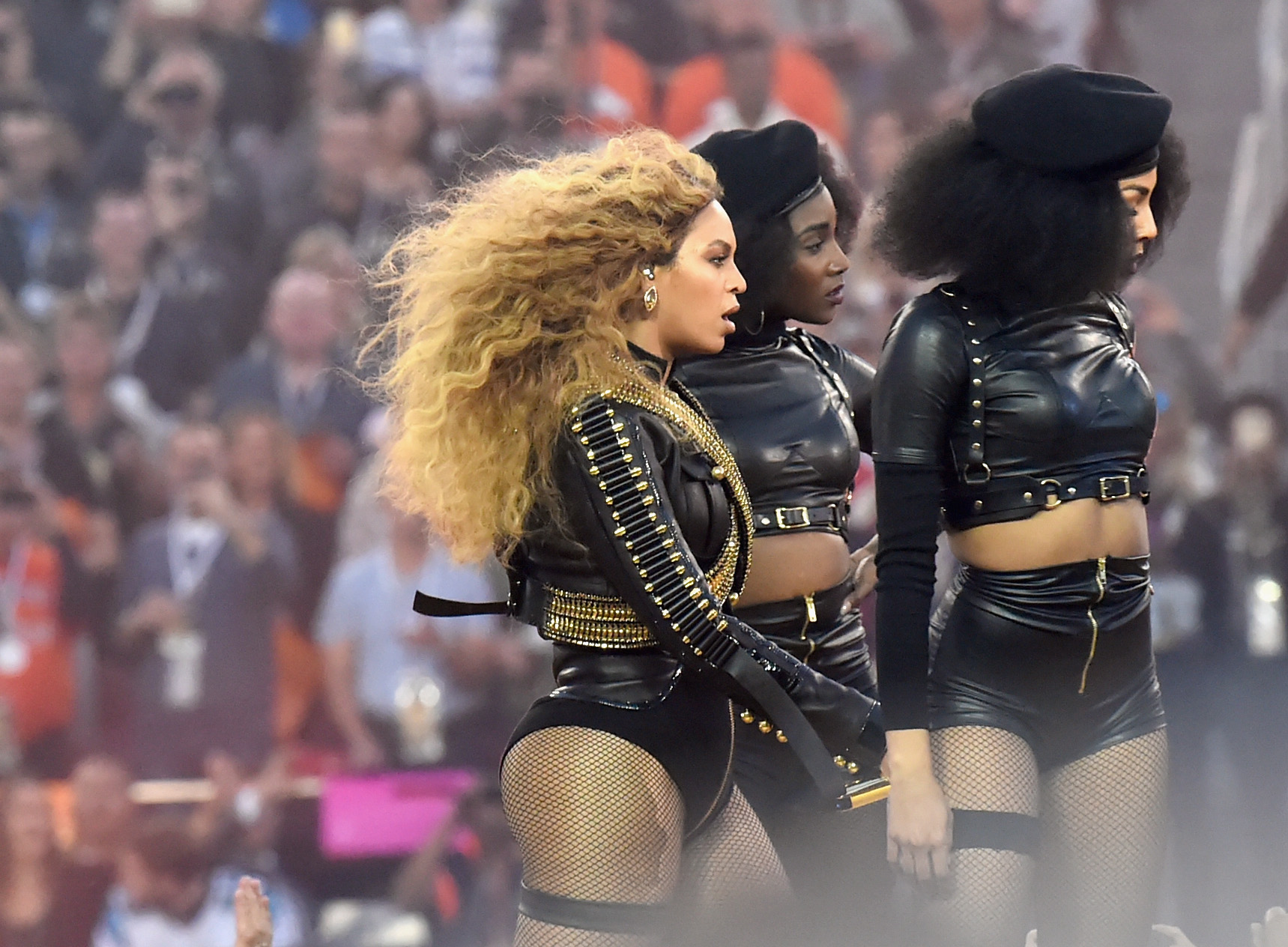 [VIDEO] Beyonce Suffers Stage Malfunction | The Light 103.9 FM